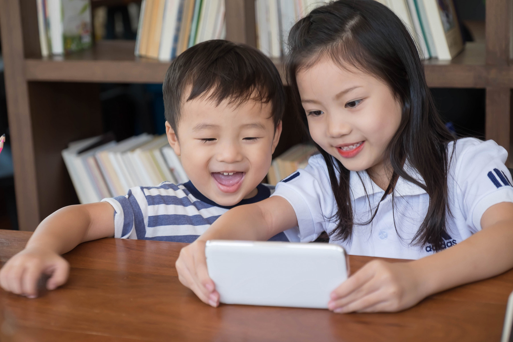 Strategies for Solving Student Phone Addiction – i‑Learner Education Centre